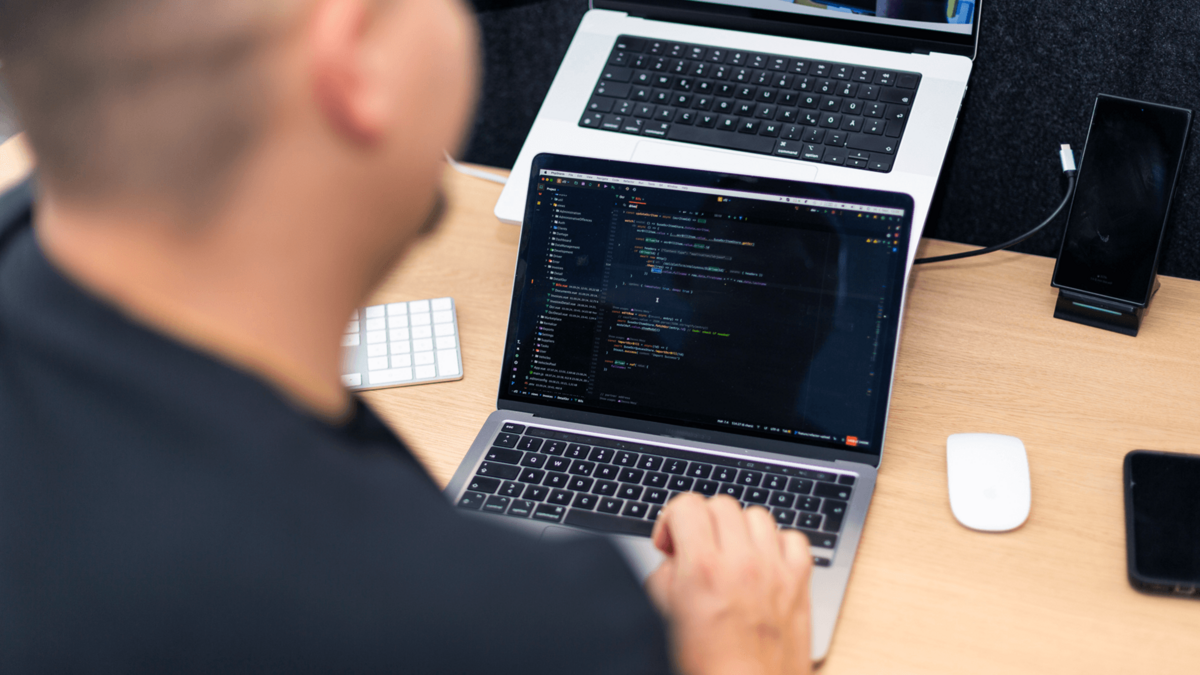 Vibe Coding oder Digitalagentur: So entscheiden Unternehmen richtig